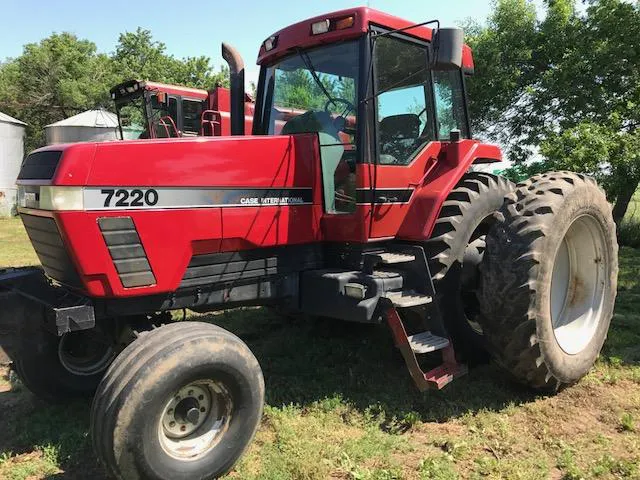 Iowa Auction Group - Farm Machinery – Live Auction