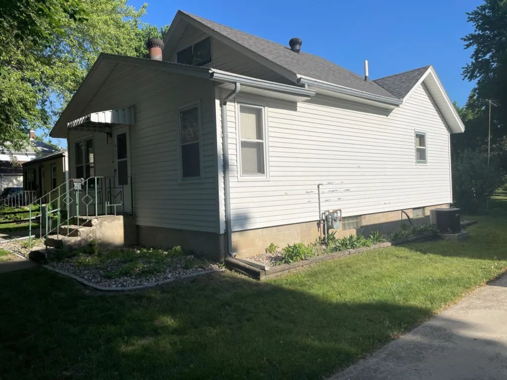 Iowa Auction Group - Mabel Mantel Real Estate Auction